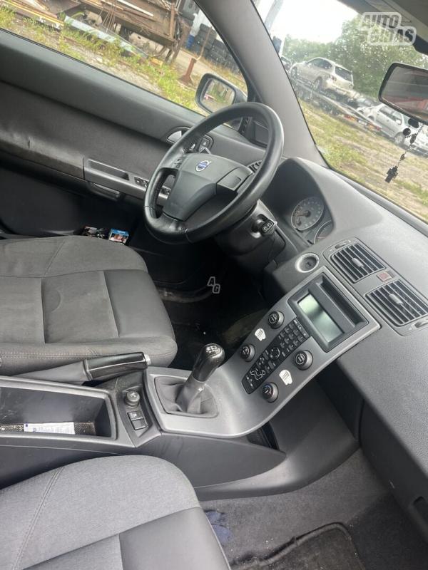 Volvo V50 2004 Vilkaviškis, ar dzinēja tilpumu 2.00 L un nobraukumu 430 tūkst. km par 393 €, foto 5 vietnē AUTOMOTO.COM.LV