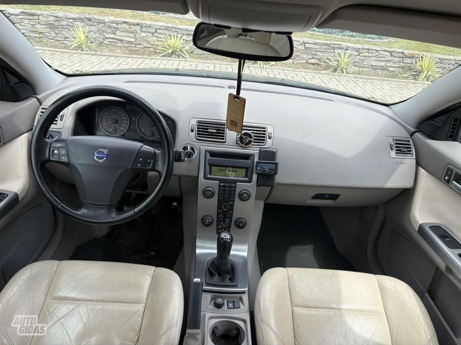 Volvo V50 2004 Viļņa, ar dzinēja tilpumu 2.00 L un nobraukumu 346 tūkst. km par 1100 €, foto 16 vietnē AUTOMOTO.COM.LV
