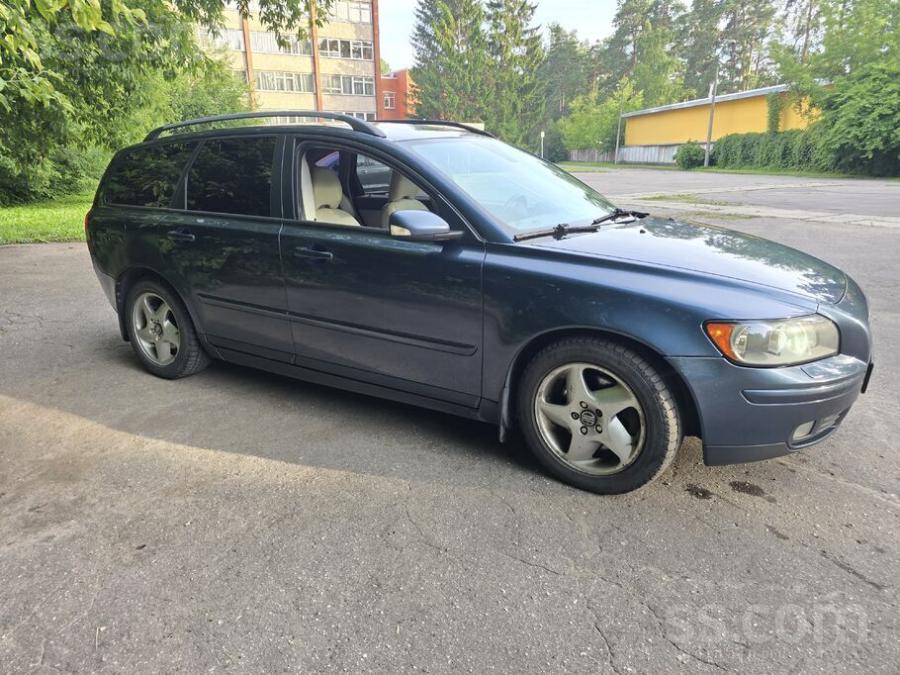 Вольво В50 2004 в Рига, объемом двигателя 2.00 л и пробегом 251 тыс. км за 1900 €, фото 4 на AUTOMOTO.COM.LV