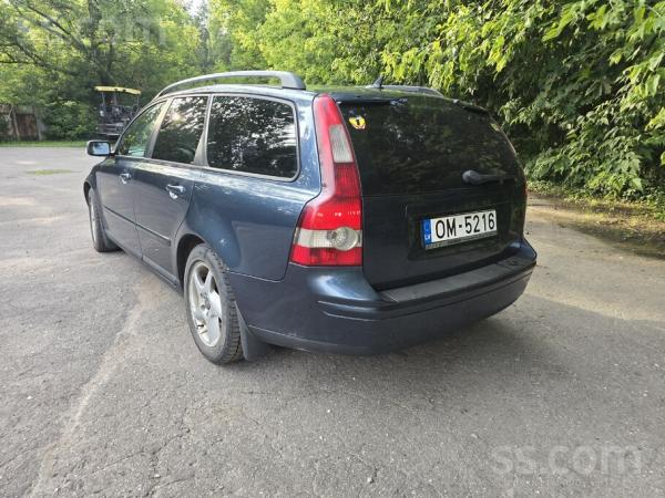 Volvo V50 2004 in Riga, with an engine capacity of 2.00 L and mileage of 251 thousand km for 1900 €, photo 4 on AUTOMOTO.COM.LV