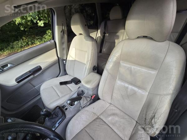 Volvo V50 2004 in Riga, with an engine capacity of 2.00 L and mileage of 251 thousand km for 1900 €, photo 8 on AUTOMOTO.COM.LV
