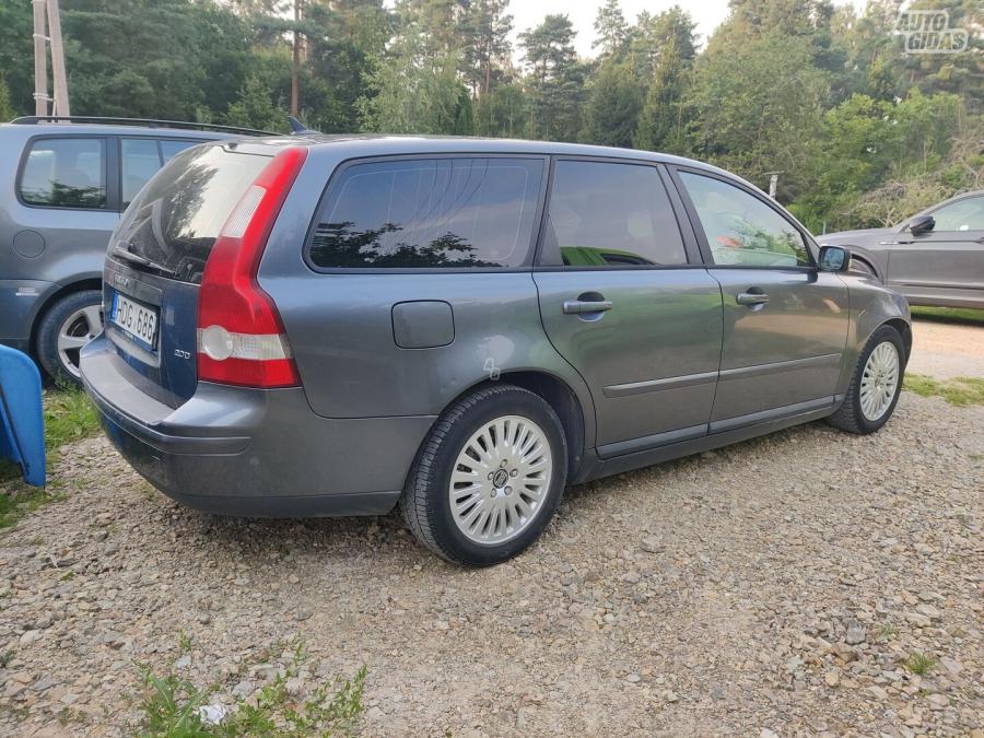 Volvo V50 2004 Šauļi, ar dzinēja tilpumu 2.00 L un nobraukumu 230 tūkst. km par 1150 €, foto 3 vietnē AUTOMOTO.COM.LV