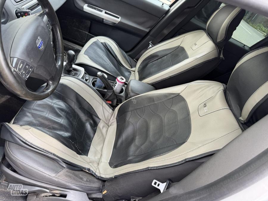 Volvo V50 2004 Kauņa, ar dzinēja tilpumu 2.00 L un nobraukumu 386 tūkst. km par 580 €, foto 12 vietnē AUTOMOTO.COM.LV