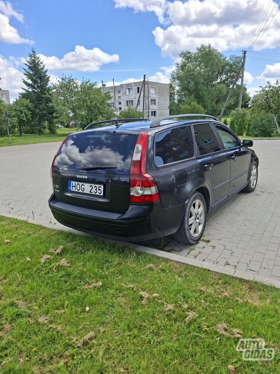 Volvo V50 2004 in Trakai, with an engine capacity of 2.00 L and mileage of 369 thousand km for 700 €, photo 1 on AUTOMOTO.COM.LV