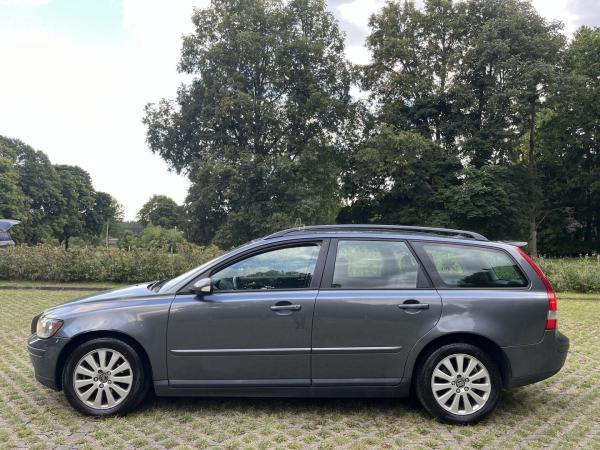 Volvo V50 2004 in Anyksciai, with an engine capacity of 2.00 L and mileage of 319 thousand km for 1650 €, photo 2 on AUTOMOTO.COM.LV