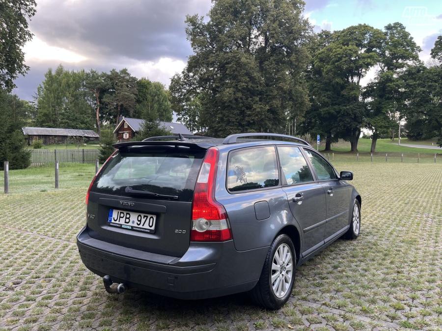 Volvo V50 2004 in Anyksciai, with an engine capacity of 2.00 L and mileage of 319 thousand km for 1650 €, photo 6 on AUTOMOTO.COM.LV