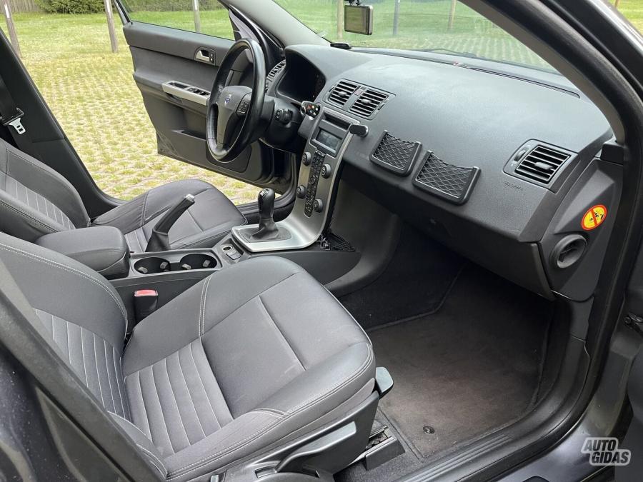 Volvo V50 2004 in Anyksciai, with an engine capacity of 2.00 L and mileage of 319 thousand km for 1650 €, photo 13 on AUTOMOTO.COM.LV