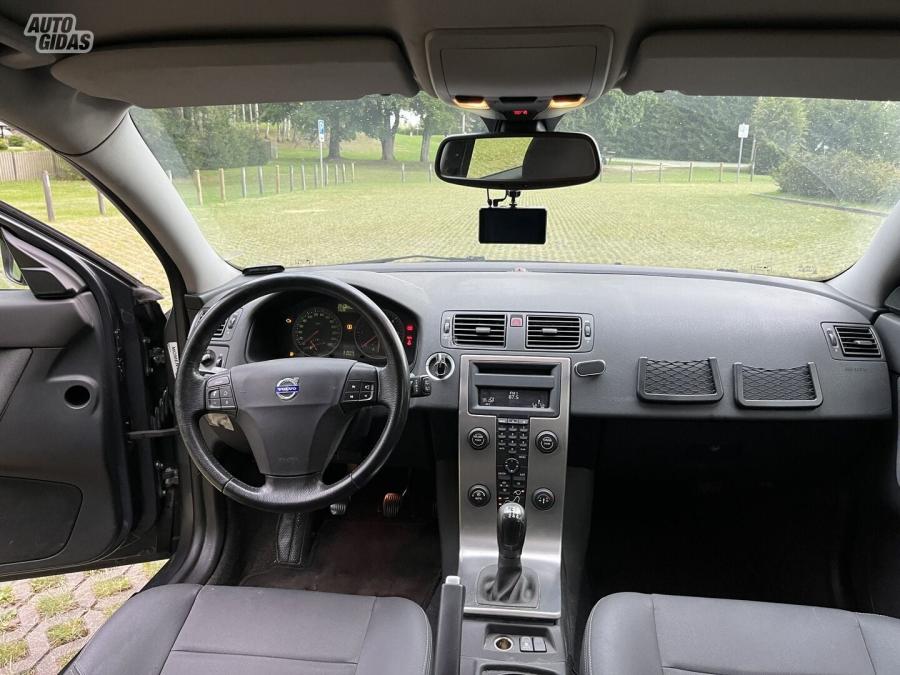 Volvo V50 2004 in Anyksciai, with an engine capacity of 2.00 L and mileage of 319 thousand km for 1650 €, photo 14 on AUTOMOTO.COM.LV