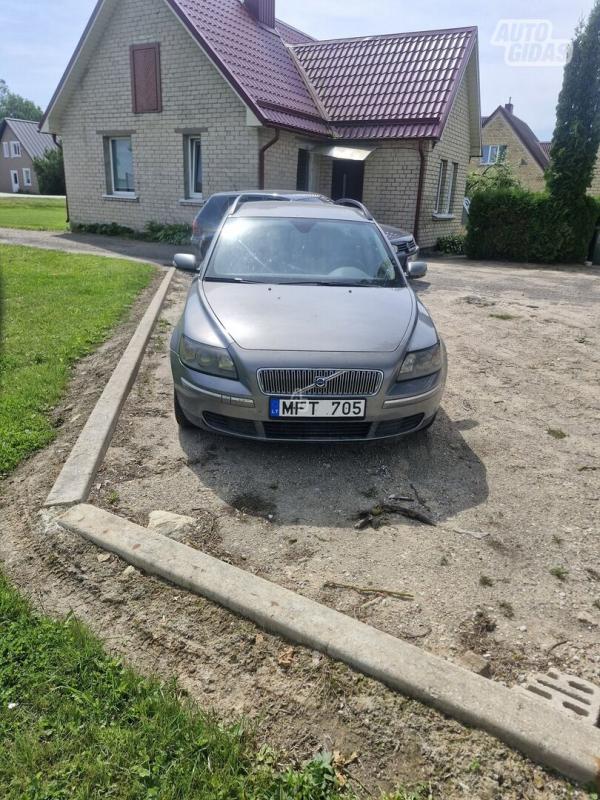 Volvo V50 2004 in Joniskis, with an engine capacity of 2.00 L and mileage of 300 thousand km for 750 €, photo 1 on AUTOMOTO.COM.LV