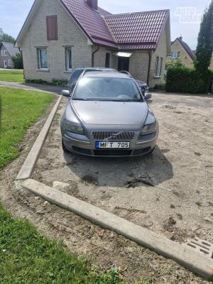 Volvo V50 2004 Joniškis, ar dzinēja tilpumu 2.00 L un nobraukumu 300 tūkst. km par 750 €, foto  vietnē AUTOMOTO.COM.LV