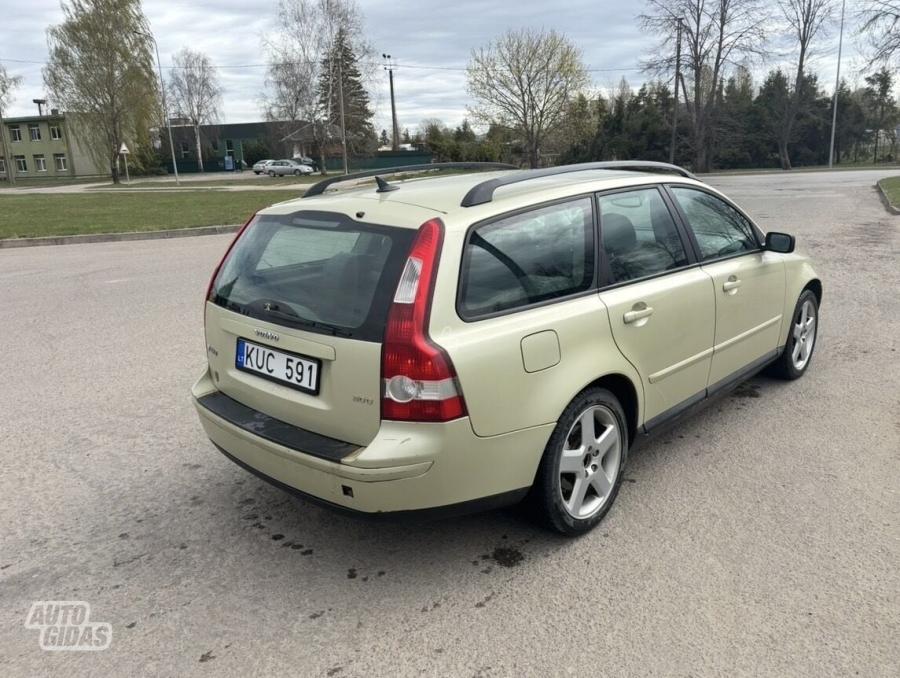 Volvo V50 2004 in Sakiai, with an engine capacity of 2.00 L and mileage of 351 thousand km for 1100 €, photo 5 on AUTOMOTO.COM.LV