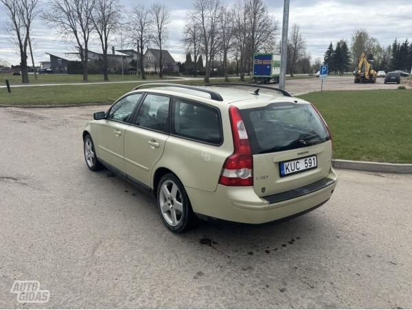 Volvo V50 2004 in Sakiai, with an engine capacity of 2.00 L and mileage of 351 thousand km for 1100 €, photo 4 on AUTOMOTO.COM.LV