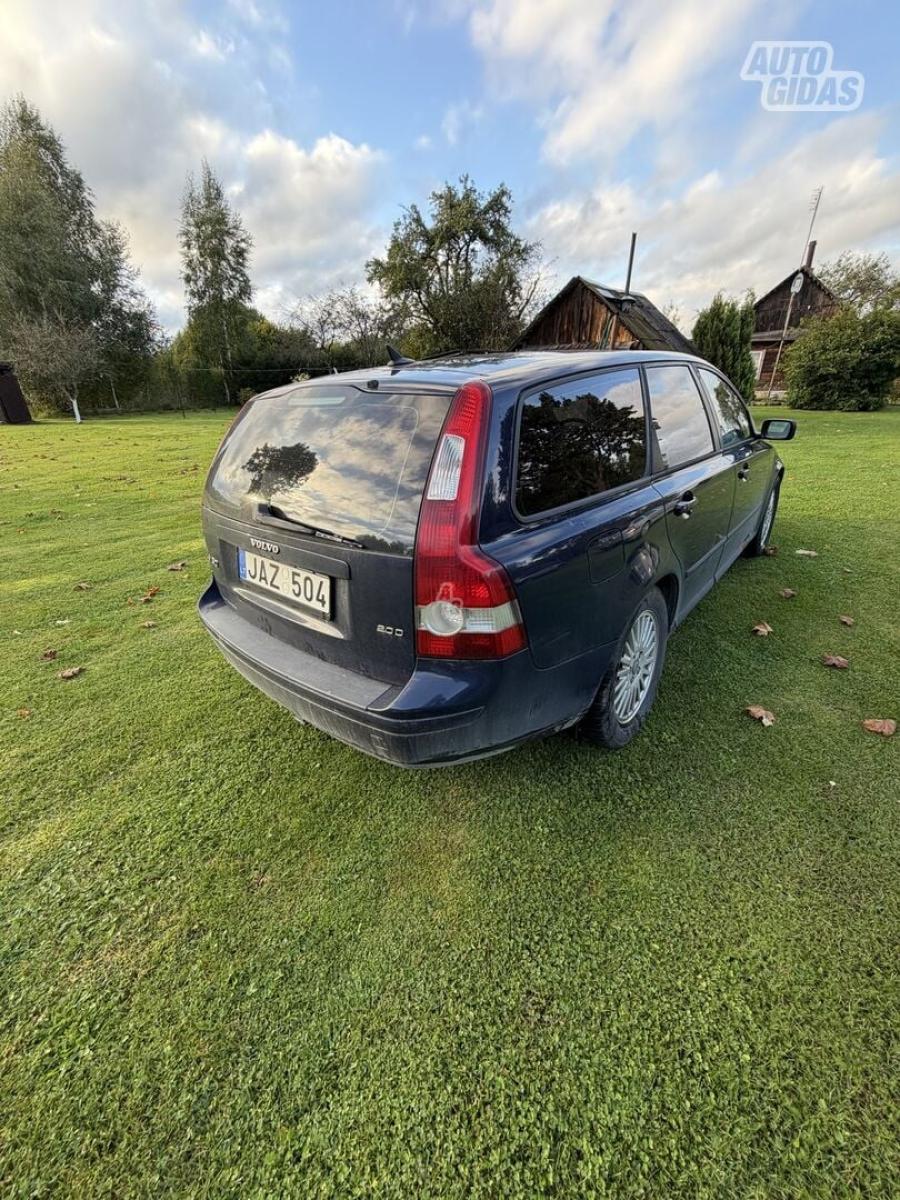 Volvo V50 2004 in Varena, with an engine capacity of 2.00 L and mileage of 321 thousand km for 800 €, photo 4 on AUTOMOTO.COM.LV