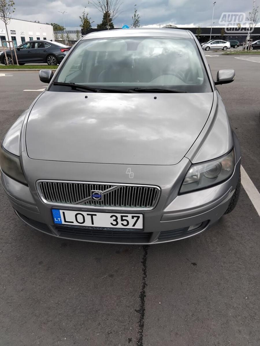 Volvo V50 2004 in Kaunas, with an engine capacity of 2.00 L and mileage of 313 thousand km for 1200 €, photo 1 on AUTOMOTO.COM.LV