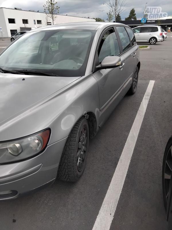 Volvo V50 2004 Kauņa, ar dzinēja tilpumu 2.00 L un nobraukumu 313 tūkst. km par 1200 €, foto 4 vietnē AUTOMOTO.COM.LV