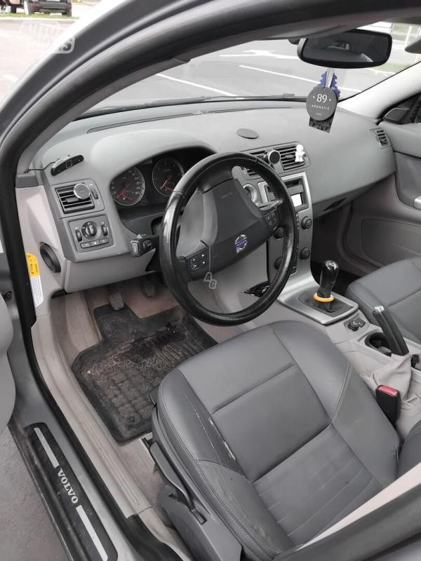 Volvo V50 2004 Kauņa, ar dzinēja tilpumu 2.00 L un nobraukumu 313 tūkst. km par 1200 €, foto 5 vietnē AUTOMOTO.COM.LV