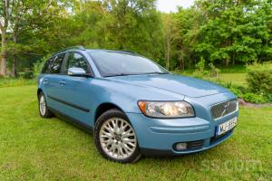 Volvo V50 2005 Liepāja, ar dzinēja tilpumu 2.00 L un nobraukumu 328 tūkst. km par 1500 €, foto 1 vietnē AUTOMOTO.COM.LV