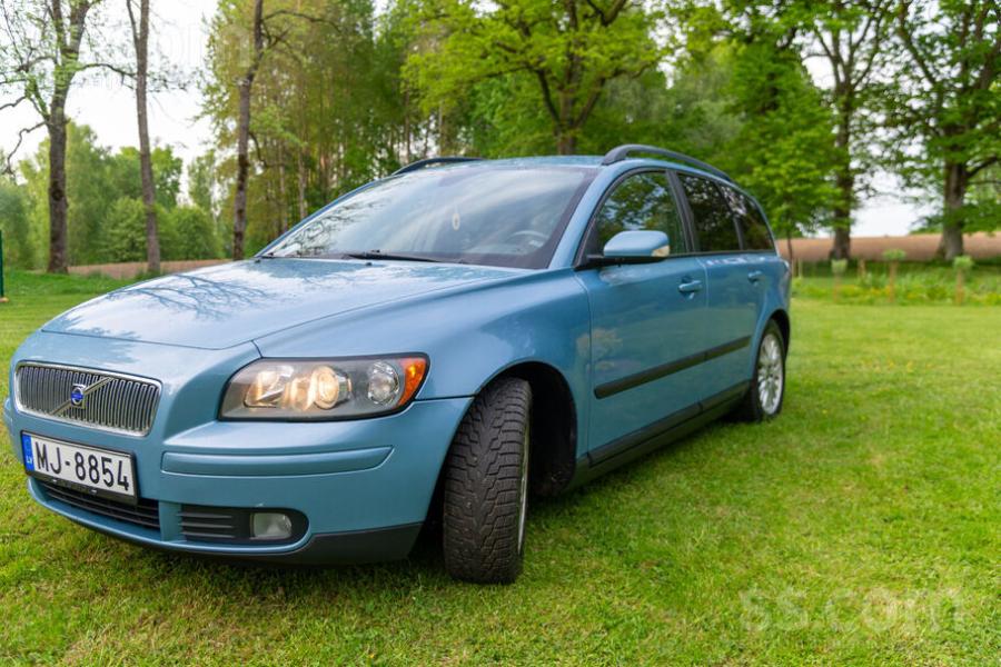 Volvo V50 2005 Liepāja, ar dzinēja tilpumu 2.00 L un nobraukumu 328 tūkst. km par 1500 €, foto 3 vietnē AUTOMOTO.COM.LV