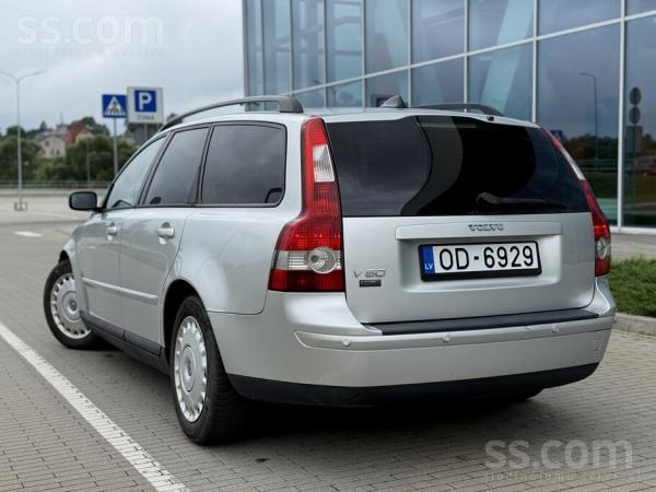 Volvo V50 2005 in Rezekne, with an engine capacity of 2.00 L and mileage of 326 thousand km for 1990 €, photo 4 on AUTOMOTO.COM.LV