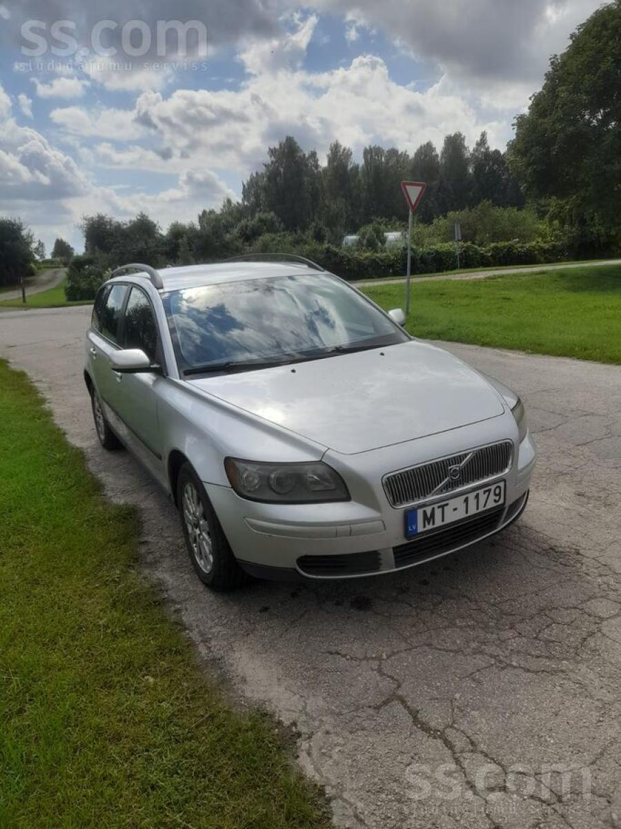 Volvo V50 2005 in Bauska, with an engine capacity of 2.00 L and mileage of 291 thousand km for 1400 €, photo 3 on AUTOMOTO.COM.LV
