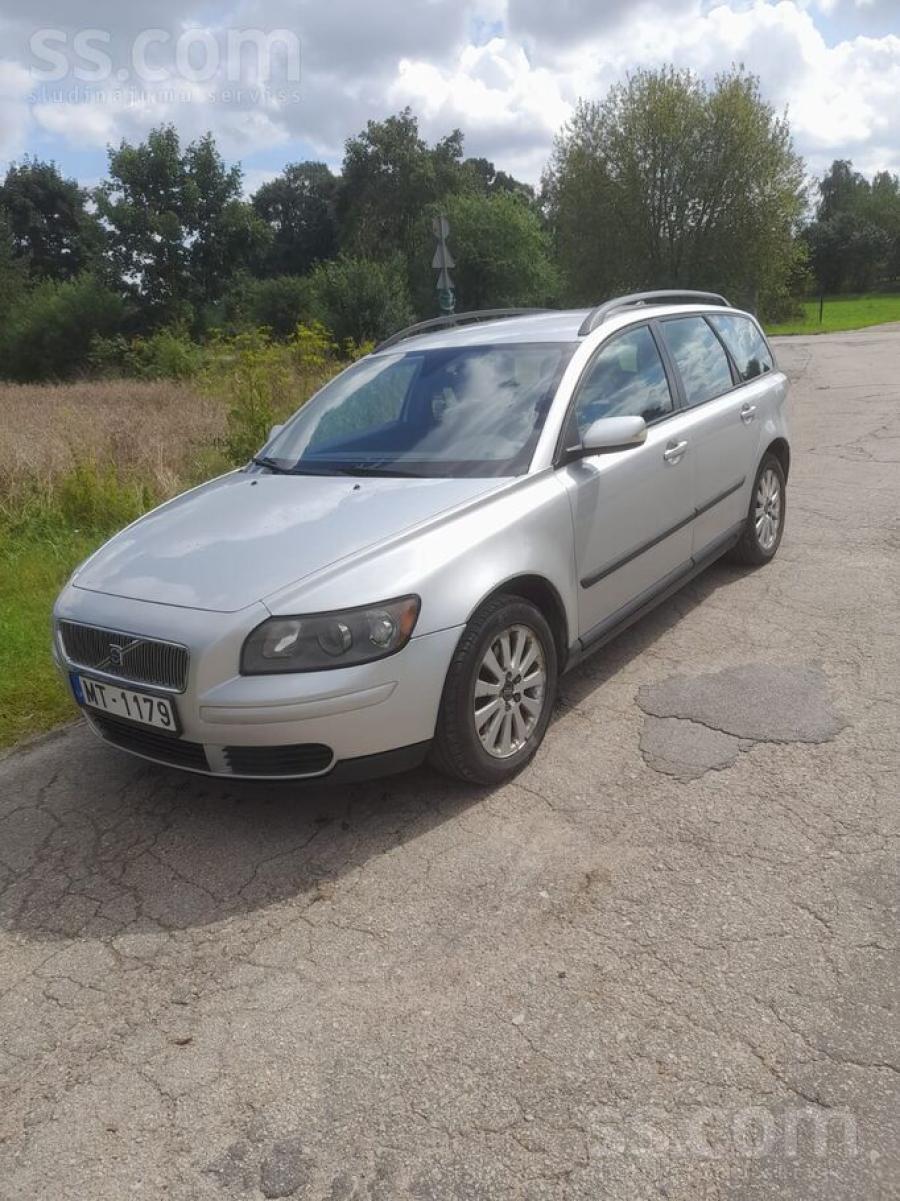 Volvo V50 2005 in Bauska, with an engine capacity of 2.00 L and mileage of 291 thousand km for 1400 €, photo 8 on AUTOMOTO.COM.LV