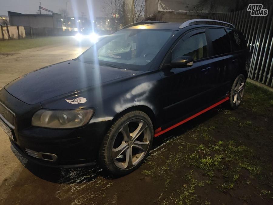 Volvo V50 2005 Šauļi, ar dzinēja tilpumu 2.00 L un nobraukumu 350 tūkst. km par 650 €, foto 1 vietnē AUTOMOTO.COM.LV