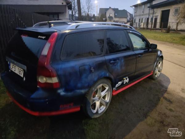 Volvo V50 2005 Šauļi, ar dzinēja tilpumu 2.00 L un nobraukumu 350 tūkst. km par 650 €, foto 3 vietnē AUTOMOTO.COM.LV