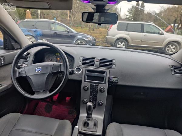 Volvo V50 2005 Šauļi, ar dzinēja tilpumu 2.00 L un nobraukumu 370 tūkst. km par 1150 €, foto 6 vietnē AUTOMOTO.COM.LV