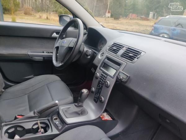 Volvo V50 2005 Šauļi, ar dzinēja tilpumu 2.00 L un nobraukumu 370 tūkst. km par 1150 €, foto 7 vietnē AUTOMOTO.COM.LV