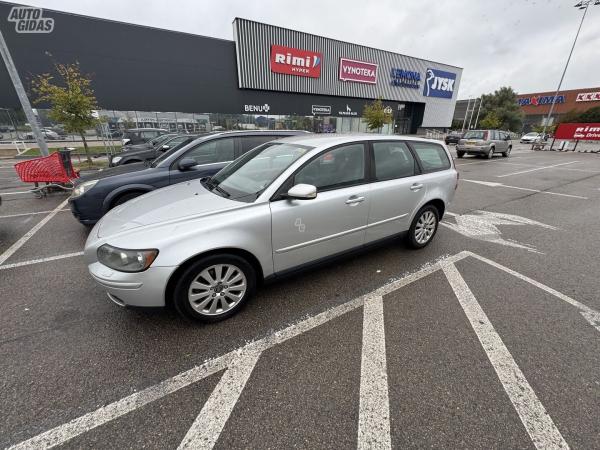 Volvo V50 2005 Šauļi, ar dzinēja tilpumu 2.00 L un nobraukumu 297 tūkst. km par 1500 €, foto 1 vietnē AUTOMOTO.COM.LV