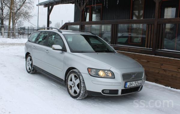 Volvo V50 2005 in Riga, with an engine capacity of 2.00 L and mileage of 0 thousand km for 1890 €, photo 2 on AUTOMOTO.COM.LV