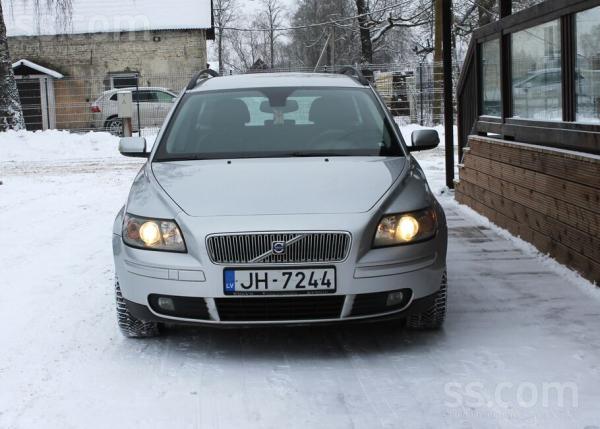Volvo V50 2005 in Riga, with an engine capacity of 2.00 L and mileage of 0 thousand km for 1890 €, photo 3 on AUTOMOTO.COM.LV