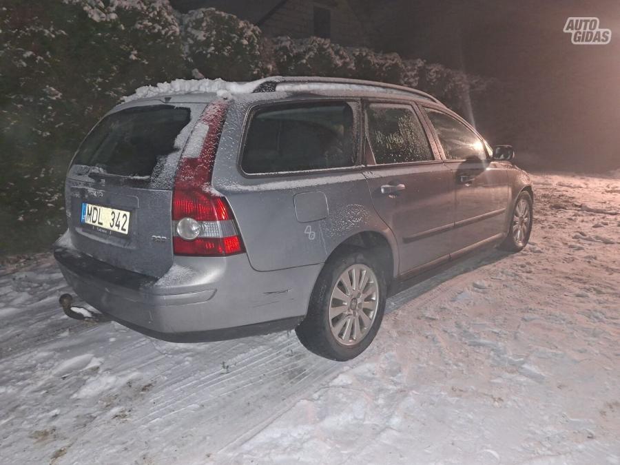 Volvo V50 2005 in Pasvalys, with an engine capacity of 2.00 L and mileage of 318 thousand km for 750 €, photo 1 on AUTOMOTO.COM.LV