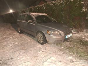 Volvo V50 2005 in Pasvalys, with an engine capacity of 2.00 L and mileage of 318 thousand km for 750 €, photo 2 on AUTOMOTO.COM.LV