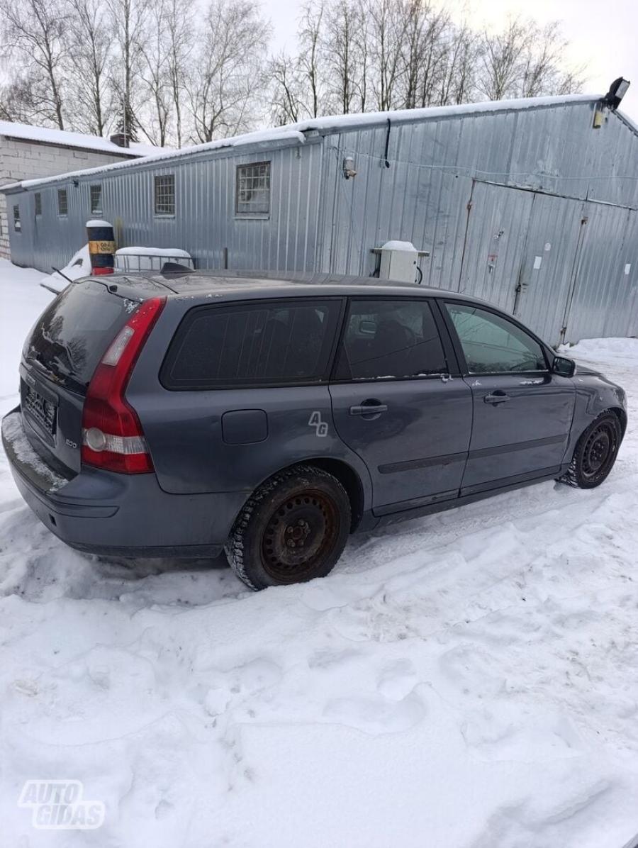 Вольво В50 2005 в Паневежис, объемом двигателя 2.00 л и пробегом 300 тыс. км за 450 €, фото 6 на AUTOMOTO.COM.LV