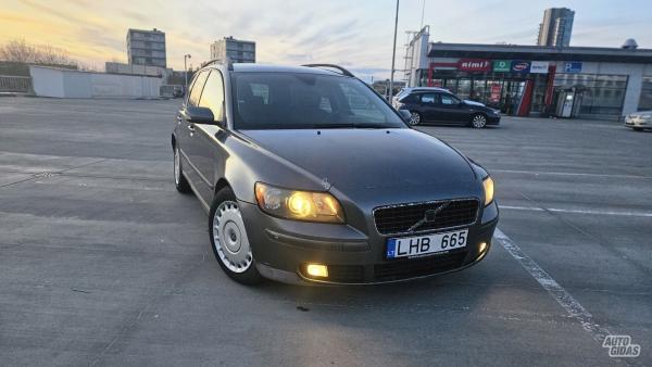 Volvo V50 2005 in Vilnius, with an engine capacity of 2.00 L and mileage of 489 thousand km for 999 €, photo 1 on AUTOMOTO.COM.LV