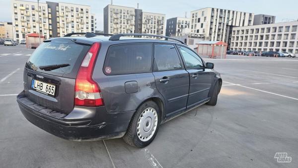 Volvo V50 2005 in Vilnius, with an engine capacity of 2.00 L and mileage of 489 thousand km for 999 €, photo 8 on AUTOMOTO.COM.LV