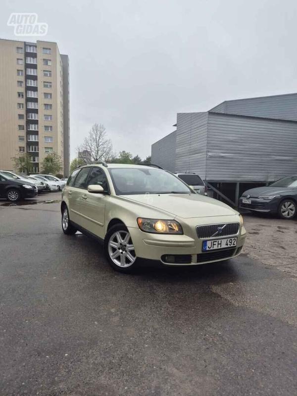 Volvo V50 2005 in Kaunas, with an engine capacity of 2.00 L and mileage of 307 thousand km for 1050 €, photo 1 on AUTOMOTO.COM.LV