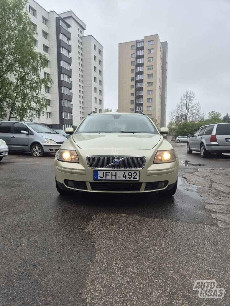 Volvo V50 2005 in Kaunas, with an engine capacity of 2.00 L and mileage of 307 thousand km for 1050 €, photo 3 on AUTOMOTO.COM.LV