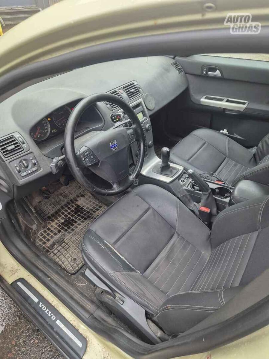 Volvo V50 2005 in Kaunas, with an engine capacity of 2.00 L and mileage of 307 thousand km for 1050 €, photo 9 on AUTOMOTO.COM.LV
