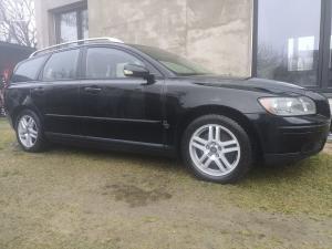 Volvo V50 2005 in Vilnius, with an engine capacity of 2.40 L and mileage of 300 thousand km for 1000 €, photo  on AUTOMOTO.COM.LV