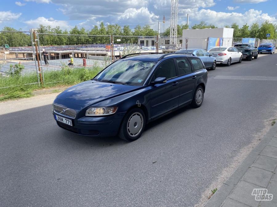Volvo V50 2005 in Vilnius, with an engine capacity of 2.40 L and mileage of 280 thousand km for 1200 €, photo 1 on AUTOMOTO.COM.LV