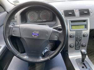 Volvo V50 2005 in Vilnius, with an engine capacity of 2.40 L and mileage of 280 thousand km for 1200 €, photo 6 on AUTOMOTO.COM.LV