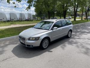 Volvo V50 2005 in Vilnius, with an engine capacity of 2.40 L and mileage of 300 thousand km for 990 €, photo  on AUTOMOTO.COM.LV