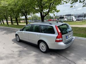 Volvo V50 2005 in Vilnius, with an engine capacity of 2.40 L and mileage of 300 thousand km for 990 €, photo 3 on AUTOMOTO.COM.LV