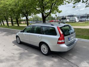 Volvo V50 2005 in Vilnius, with an engine capacity of 2.40 L and mileage of 300 thousand km for 890 €, photo 3 on AUTOMOTO.COM.LV