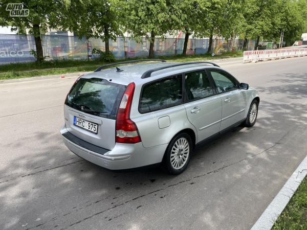 Volvo V50 2005 Viļņa, ar dzinēja tilpumu 2.40 L un nobraukumu 300 tūkst. km par 890 €, foto 3 vietnē AUTOMOTO.COM.LV