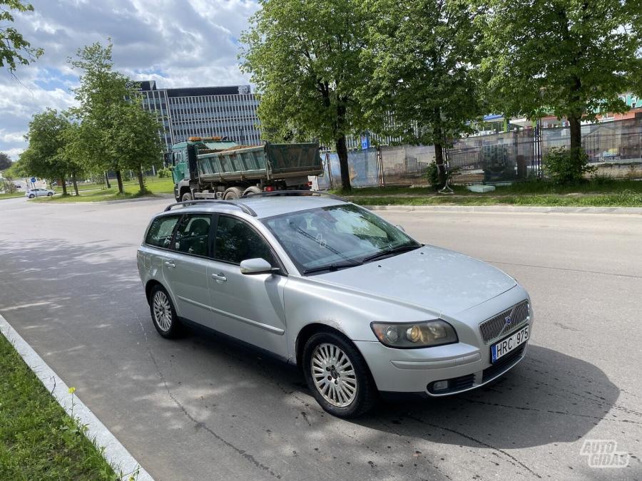 Volvo V50 2005 in Vilnius, with an engine capacity of 2.40 L and mileage of 300 thousand km for 890 €, photo 5 on AUTOMOTO.COM.LV