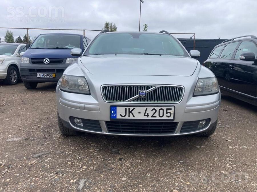 Volvo V50 2005 Rīga, ar dzinēja tilpumu 1.60 L un nobraukumu 346 tūkst. km par 1750 €, foto 3 vietnē AUTOMOTO.COM.LV