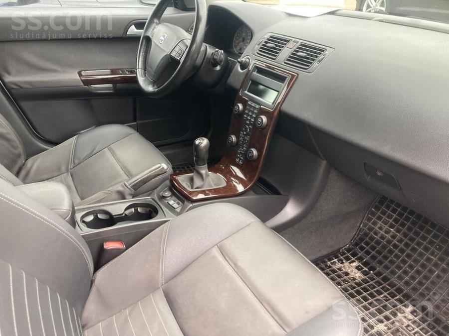 Volvo V50 2005 Rīga, ar dzinēja tilpumu 1.60 L un nobraukumu 346 tūkst. km par 1750 €, foto 32 vietnē AUTOMOTO.COM.LV